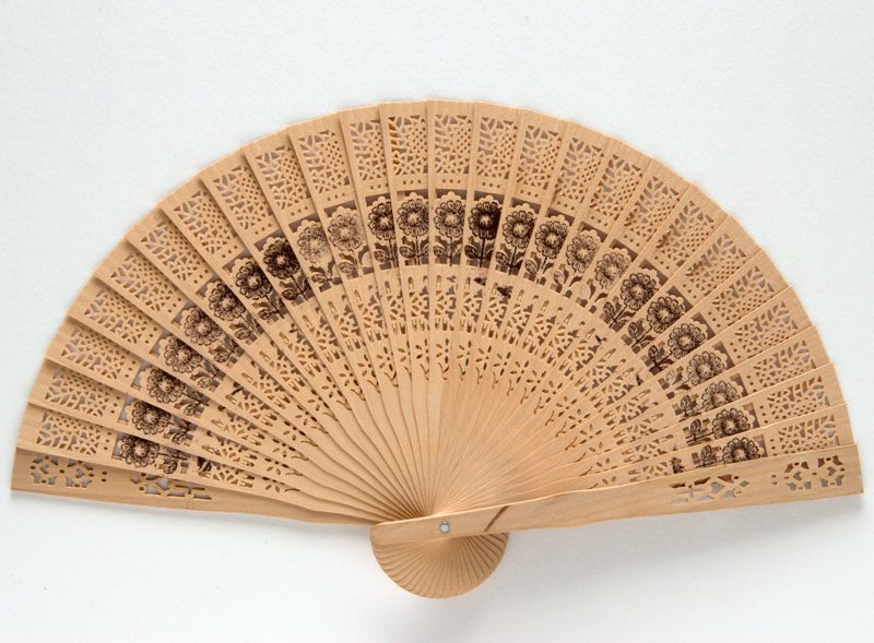 Brisé Fan | The Fan Museum